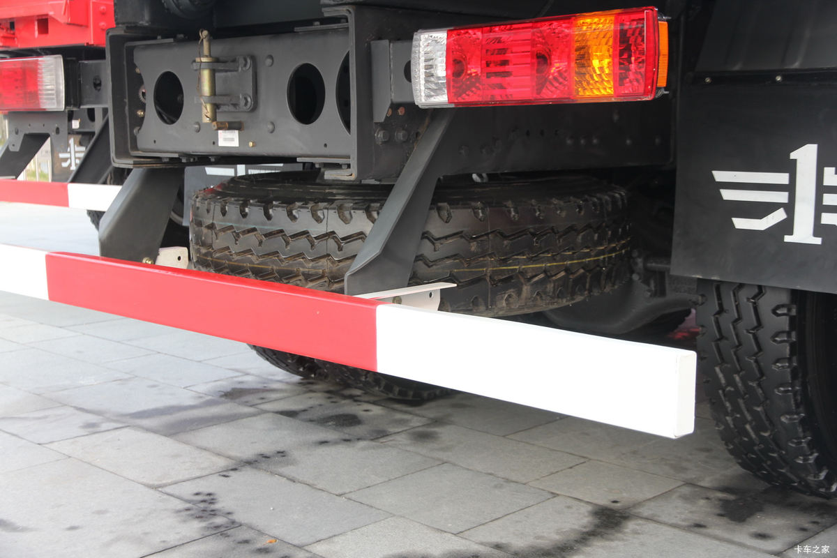 【图】一汽柳特 龙威(L5P)重卡 350马力 6X4 6.2米自卸车(LZT3255P2K2E3T1A92)_实拍图片_110681_卡车之家