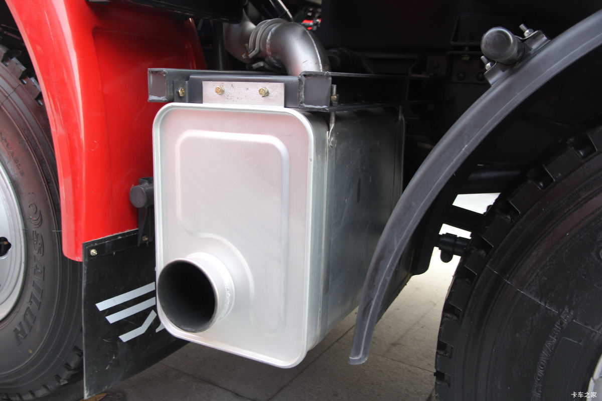 【图】柳特 龙威(L5P)重卡 280马力 8X4 7.6米自卸车(LZT3304P2K2E3T4A92)_实拍图片_110706_卡车之家