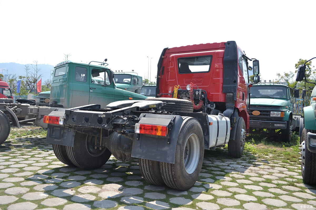 【图】一汽解放 J6M重卡 320马力 4X2牵引车(CA4180P63K2E4)_实拍图片_161538_卡车之家