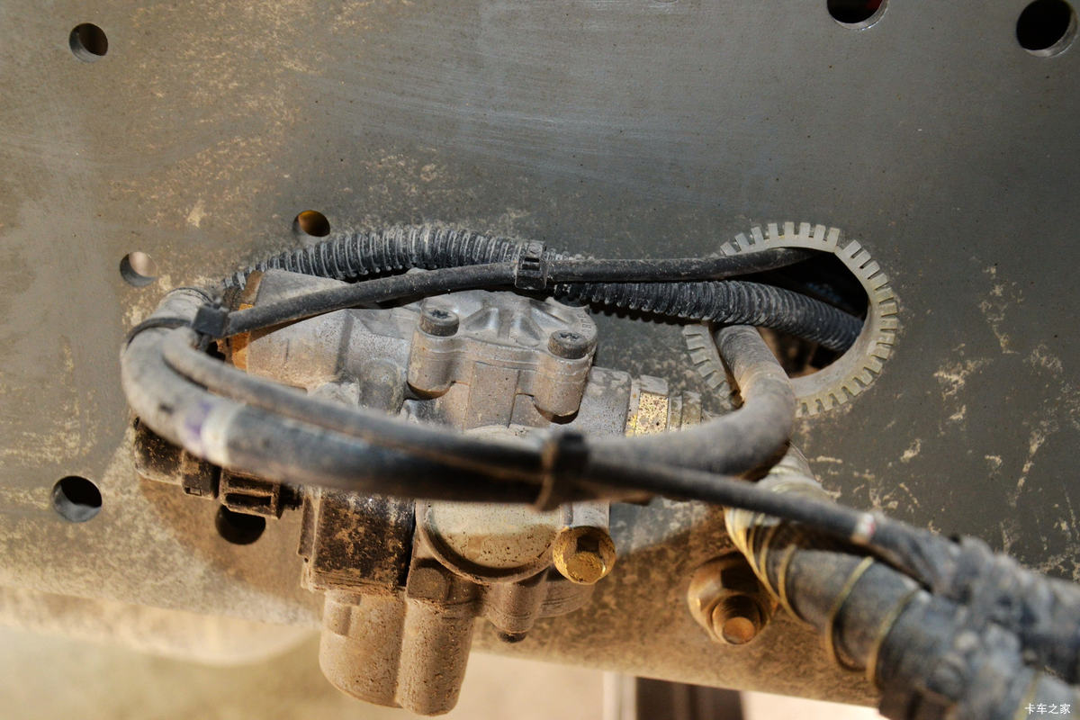 【图】中国重汽 HOWO T5G重卡 340马力 4X2牵引车(ZZ4187N361GD1)_实拍图片_198177_卡车之家