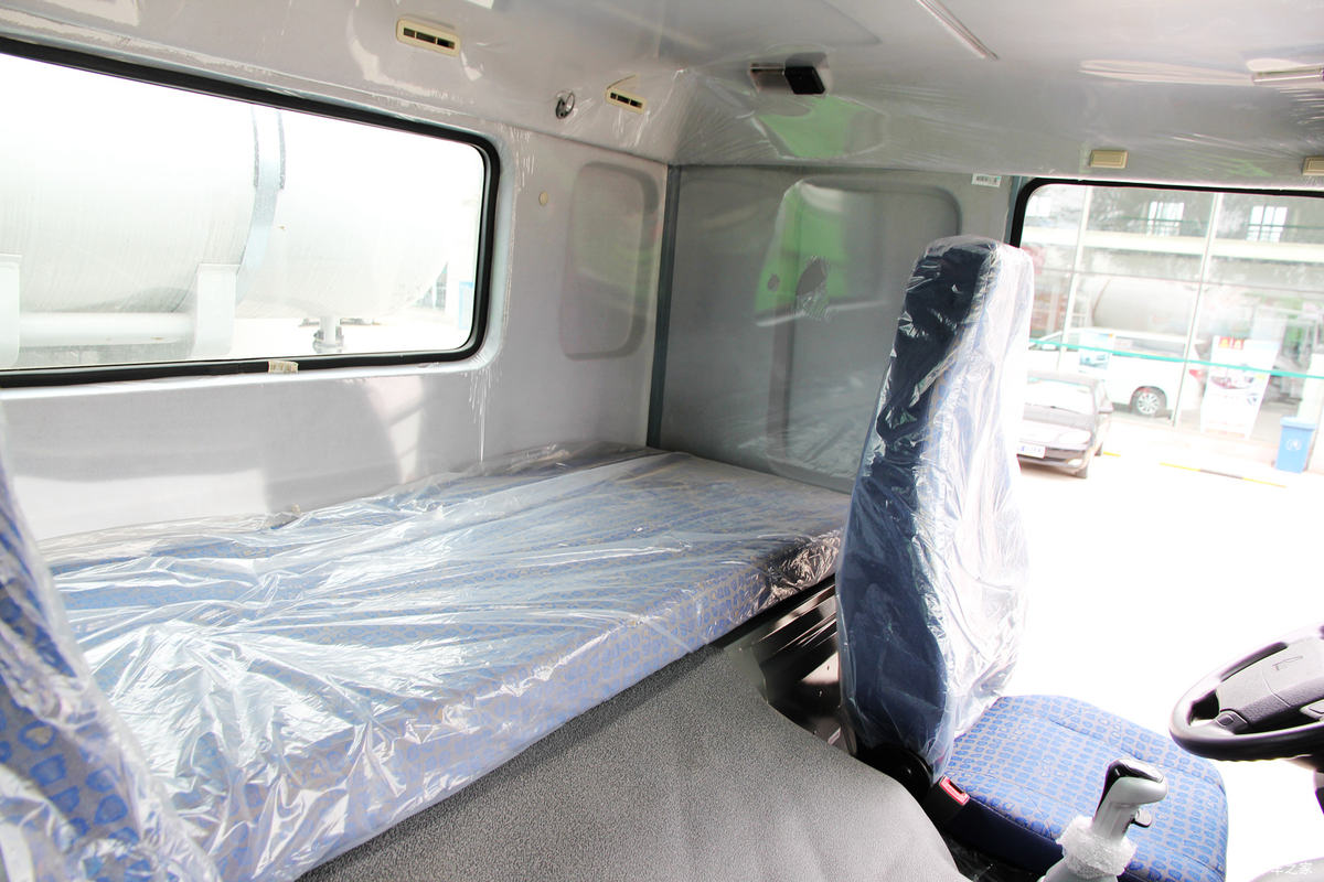 【图】中国重汽 HOWO 340马力 6X4 混凝土搅拌车(亚特重工牌)(TZ5257GJBZ4ND)_实拍图片_200724_卡车之家