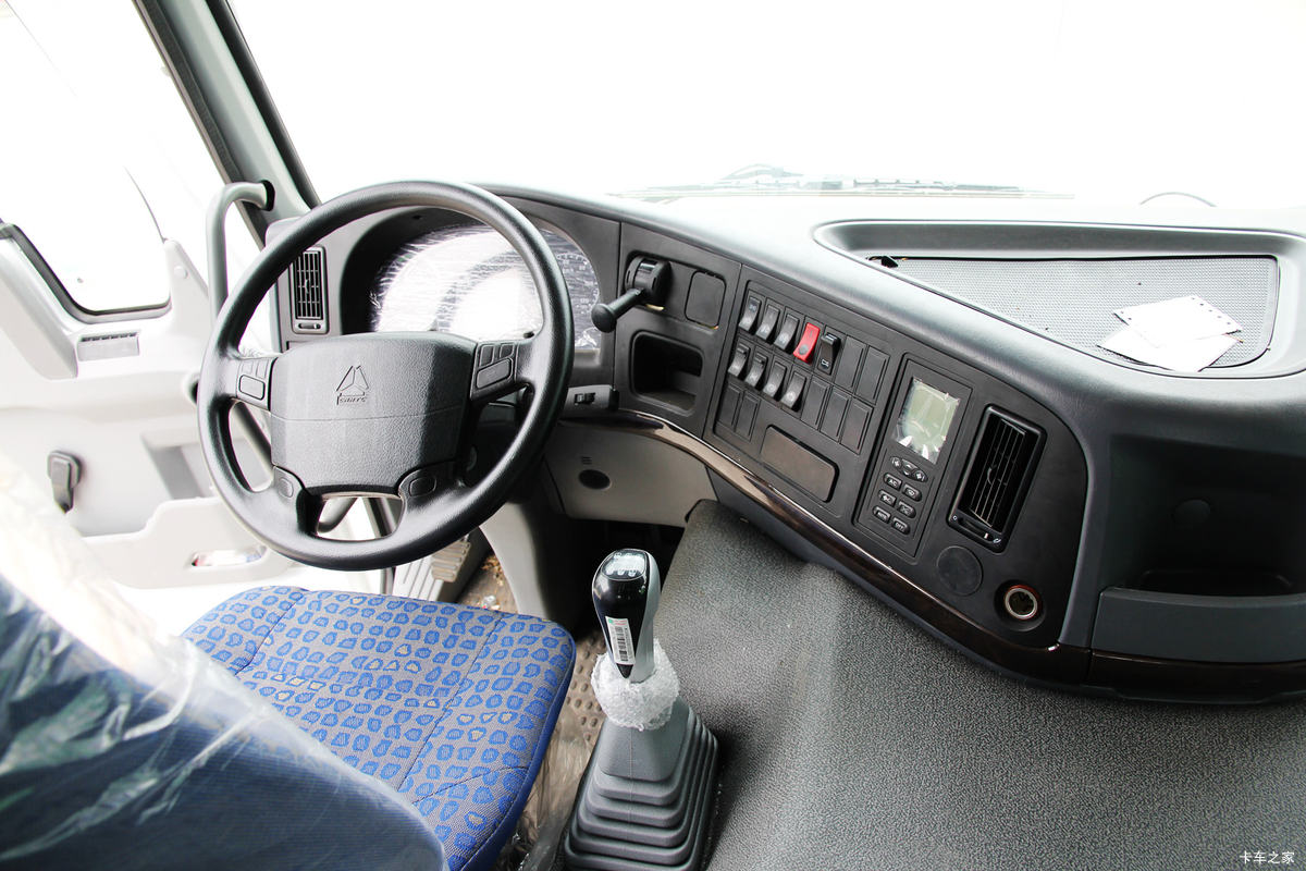 【图】中国重汽 HOWO 340马力 6X4 混凝土搅拌车(亚特重工牌)(TZ5257GJBZ4ND)_实拍图片_200741_卡车之家