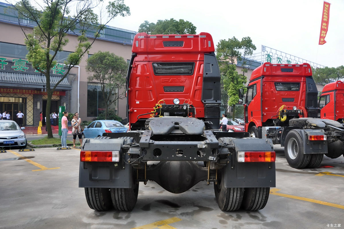 【图】一汽解放 J6M重卡 2013款 350马力 4X2 牵引车(CA4180P63K2AE4)_实拍图片_210244_卡车之家