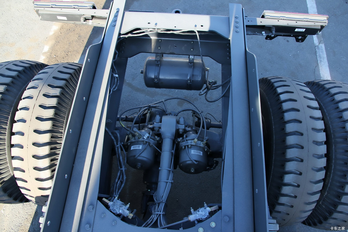 【图】北奔 V3重卡 336马力 8X4自卸车底盘(国五)(ND1310DD5J7Z00)_实拍图片_228366_卡车之家