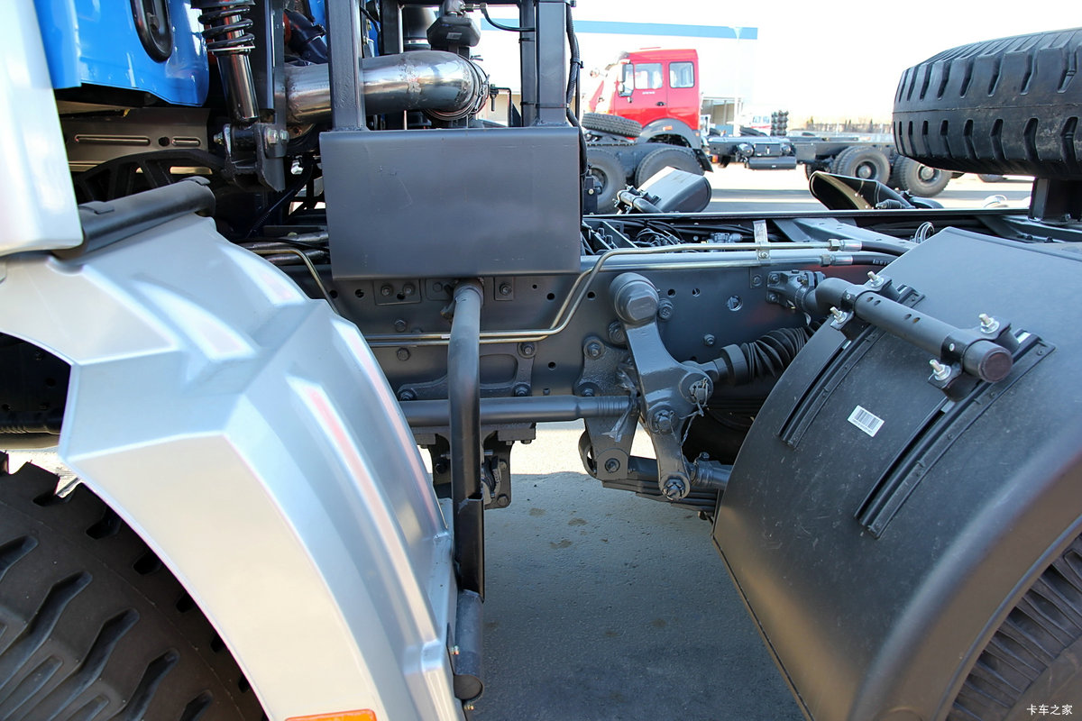 【图】北奔 V3重卡 336马力 8X4自卸车底盘(国五)(ND1310DD5J7Z00)_实拍图片_228388_卡车之家