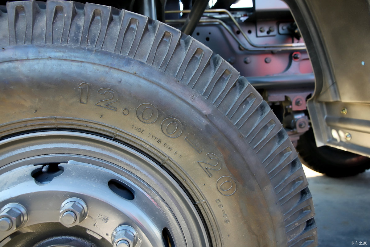 【图】北奔 V3重卡 336马力 8X4自卸车底盘(国五)(ND1310DD5J7Z00)_实拍图片_228388_卡车之家