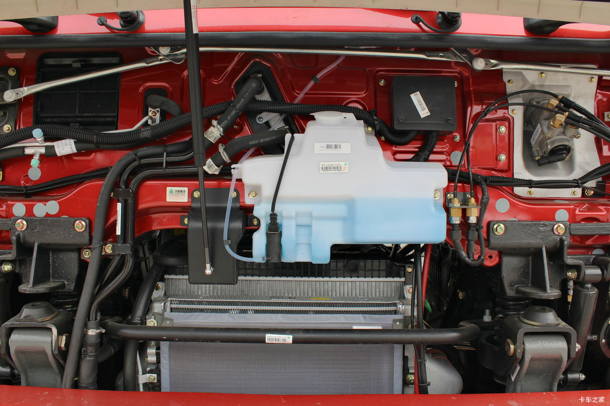 【图】中国重汽 斯太尔M5G重卡 350马力 6X2牵引车(ZZ4253N27CGD1)_实拍图片_256000_卡车之家