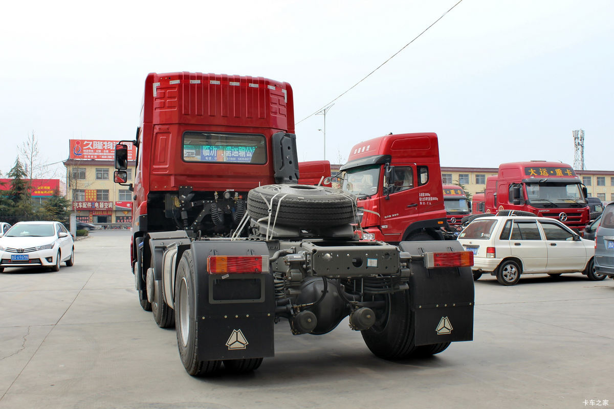 【图】中国重汽 斯太尔M5G重卡 350马力 6X2牵引车(ZZ4253N27CGD1)_实拍图片_256039_卡车之家