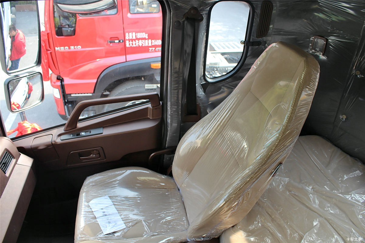 【图】中国重汽 斯太尔D7B重卡 340马力 6X4 LNG牵引车(ZZ4253N3841E1L)_实拍图片_263666_卡车之家