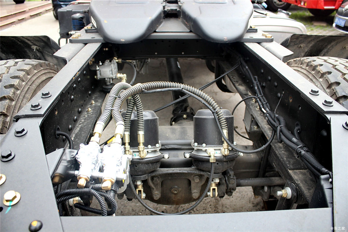 【图】陕汽重卡 德龙新M3000 轻量化版 290马力 4X2牵引车(SX4186GN361)_实拍图片_283797_卡车之家