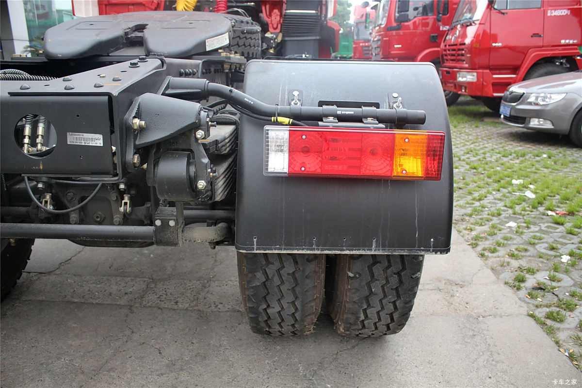 【图】陕汽重卡 德龙新M3000 轻量化版 290马力 4X2牵引车(SX4186GN361)_实拍图片_283797_卡车之家