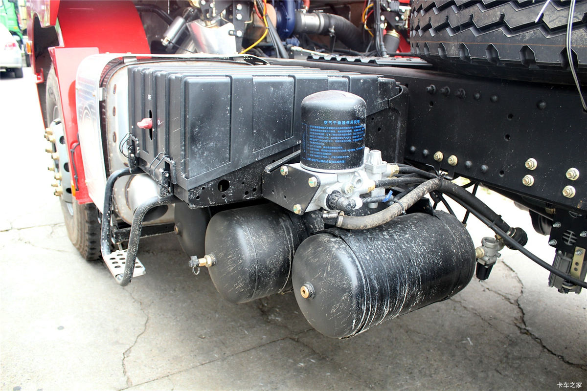 【图】陕汽重卡 德龙新M3000 轻量化版 290马力 4X2牵引车(SX4186GN361)_实拍图片_283797_卡车之家