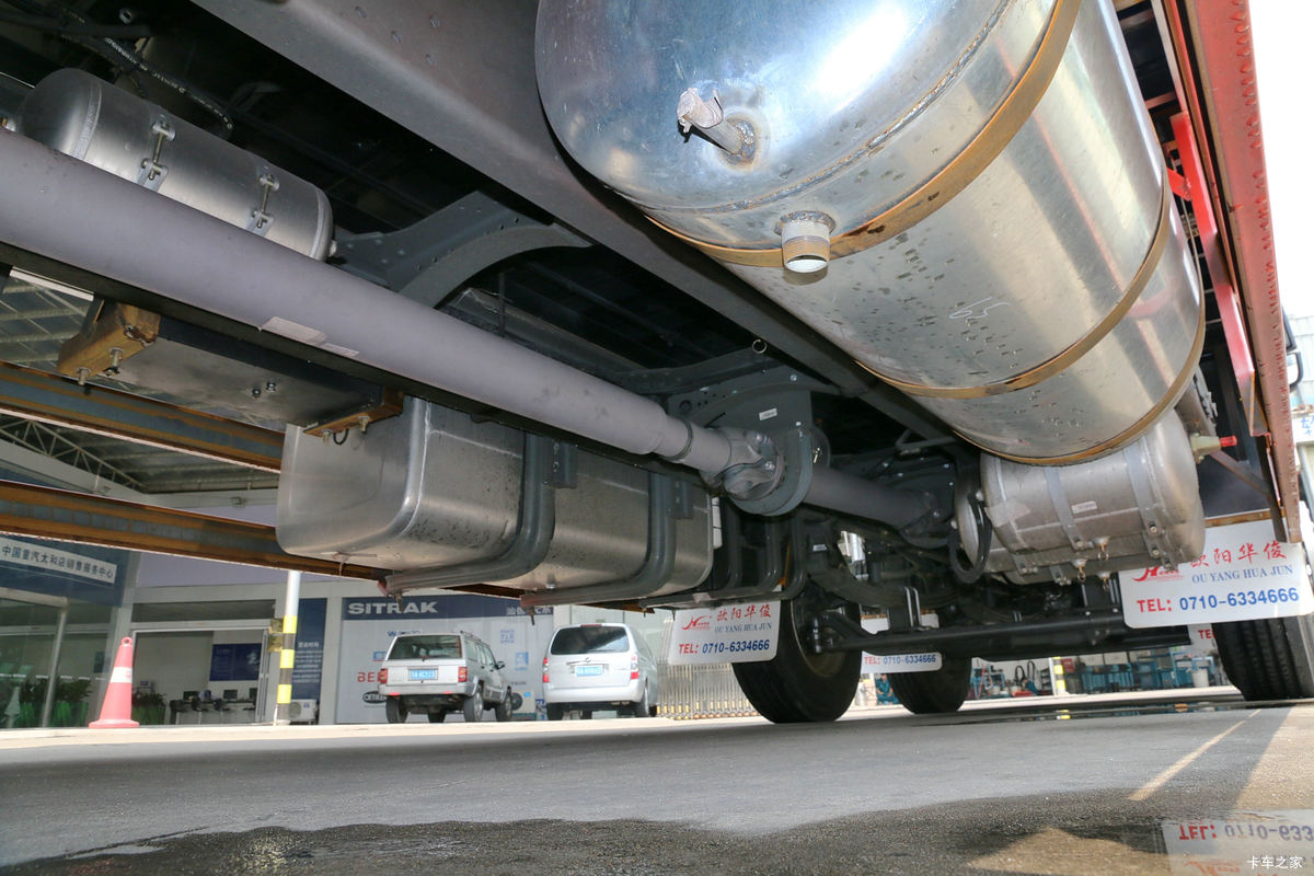 【图】中国重汽 汕德卡SITRAK C5H重卡 340马力 8X4 9.5米飞翼式载货车(ZZ5316XXYN466GD1)_实拍图片 ...