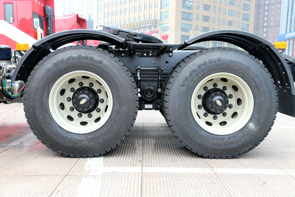 【图】江淮 格尔发K5重卡 430马力 6X4牵引车(HFC4251P12K7E33S3V)_实拍图片_338729_卡车之家