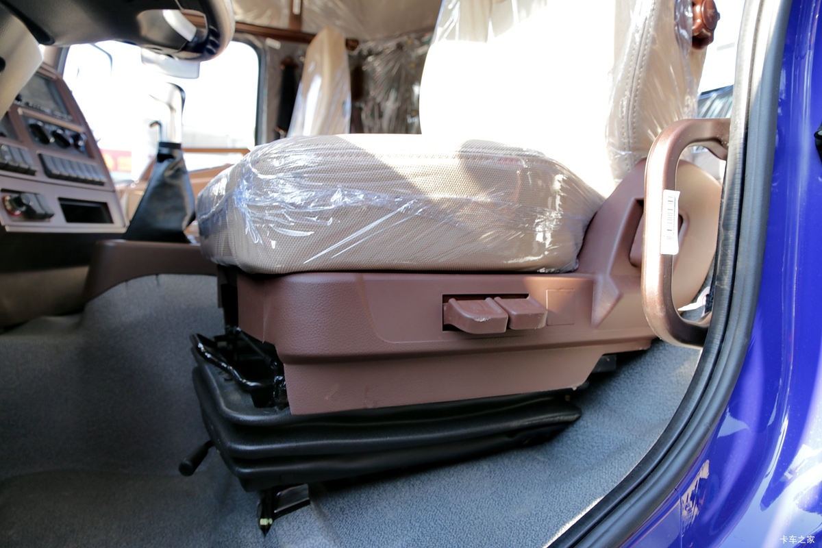 【图】中国重汽 斯太尔M5G重卡 310马力 8X4载货车底盘(ZZ1313N466GD1)_实拍图片_344406_卡车之家