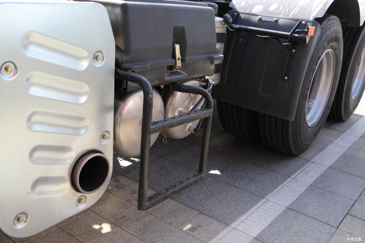 【图】青岛解放 JH6重卡 500马力 6X4牵引车(CA4250P25K2T1E5A)_实拍图片_470613_卡车之家