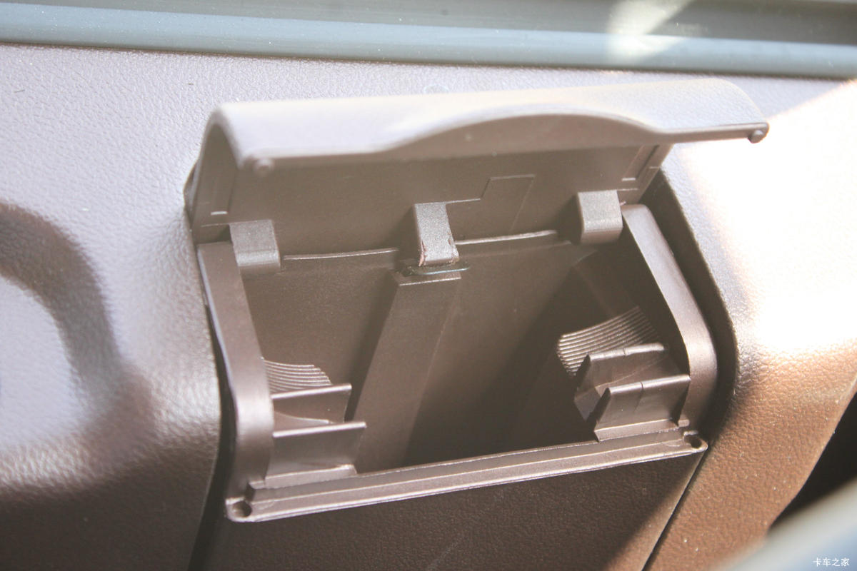 【图】中国重汽 斯太尔D7B重卡 380马力 6X4牵引车(高顶)(ZZ4253N3241E1BN)_实拍图片_487186_卡车之家