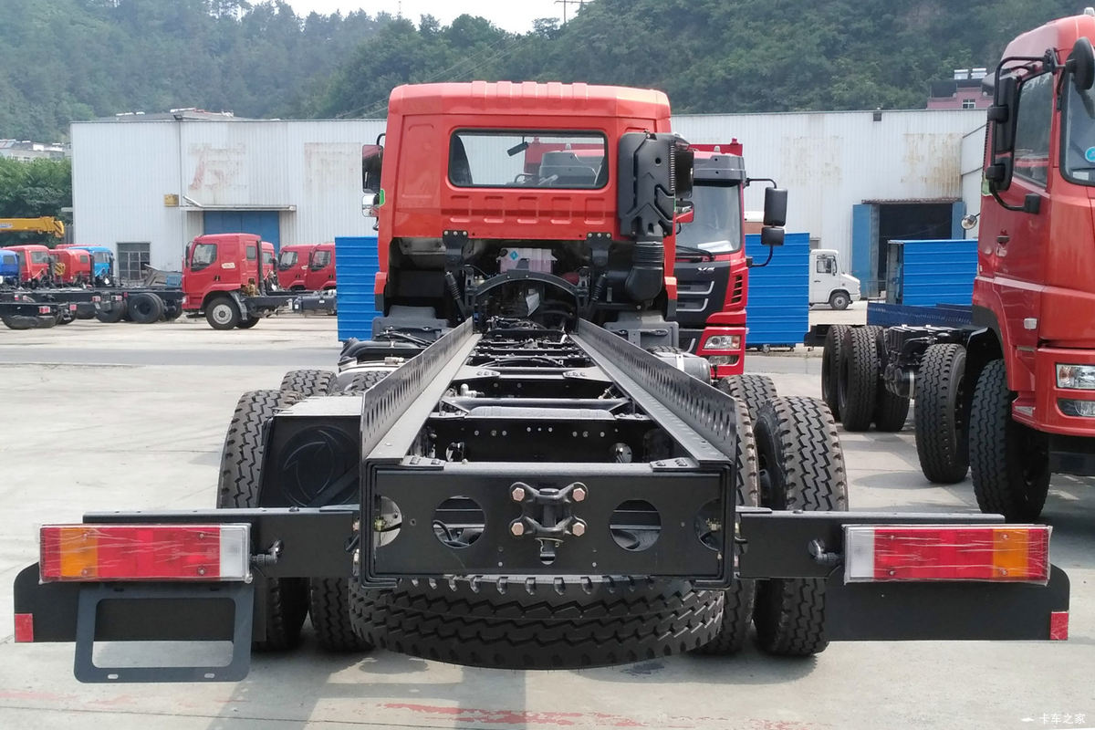 【图】东风特商 270马力 8X4 随车吊底盘(EQ5311JSQFV)_实拍图片_501523_卡车之家