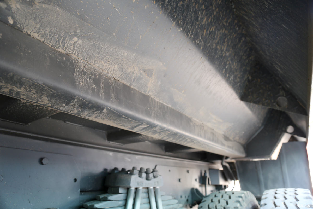 【图】中国重汽 斯太尔D7B重卡 380马力 6X4 5.6米渣土自卸车(ZZ5253ZLJN3841E1N)_实拍图片_542031_卡车之家