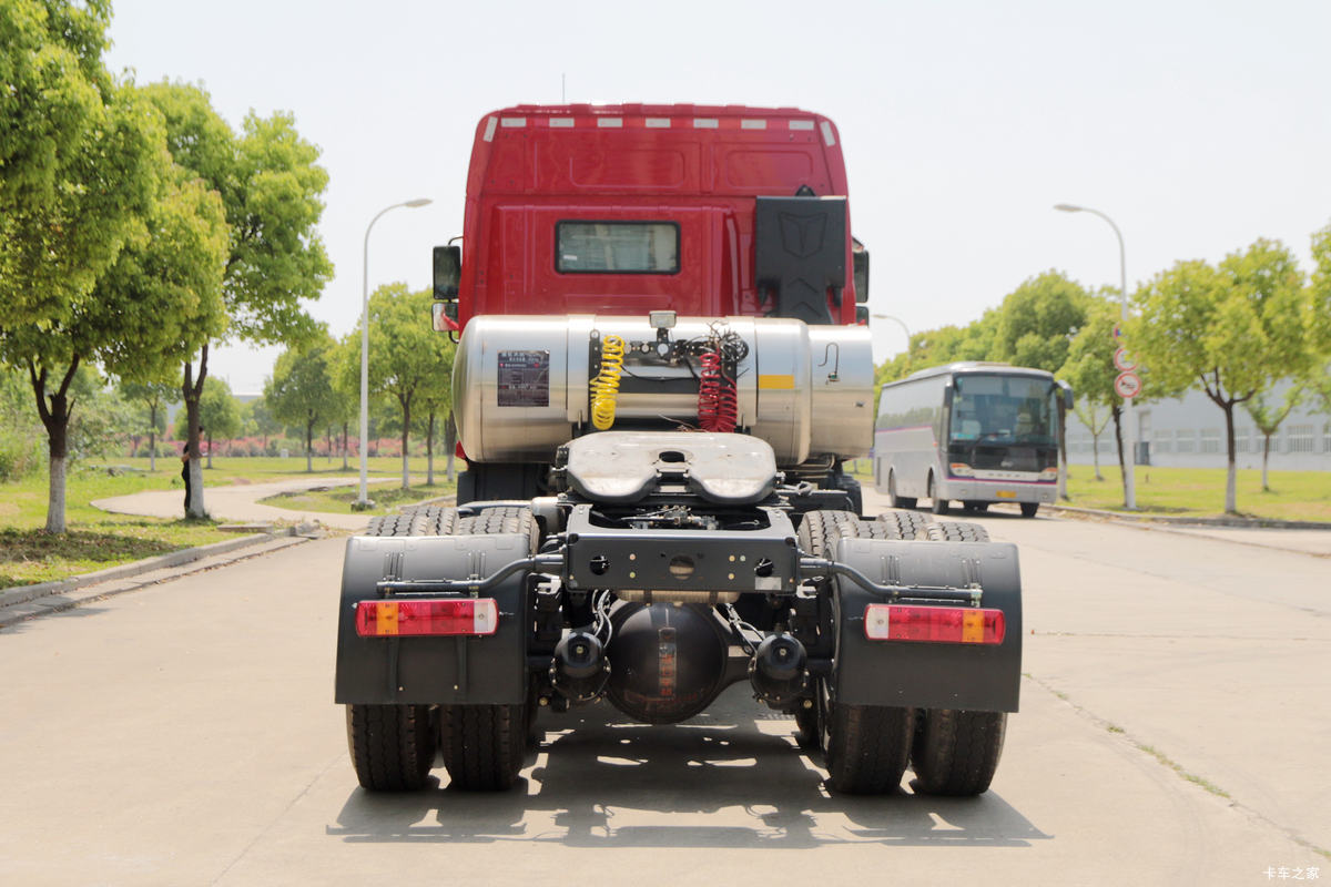 【图】联合卡车 U370重卡 370马力 6X4 LNG牵引车_实拍图片_589362_卡车之家