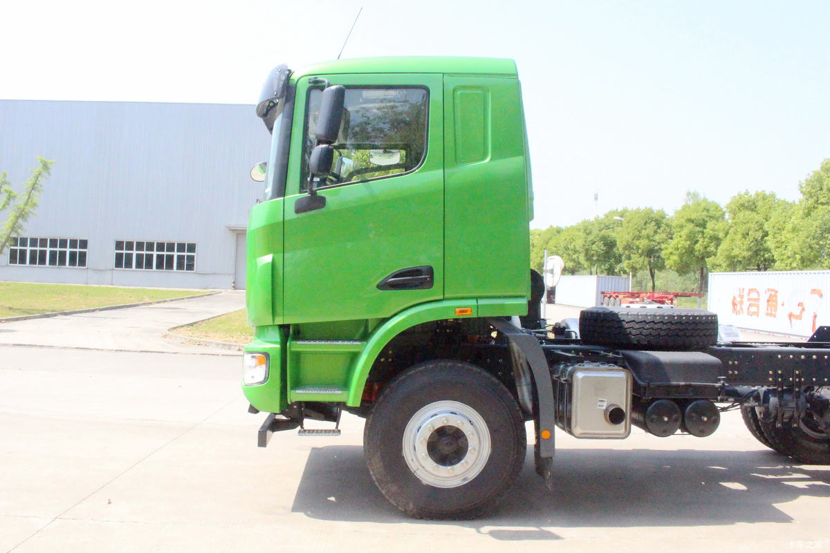 【图】联合卡车 U370重卡 370马力 6X4 LNG牵引车(QCC4252N654)_实拍图片_589518_卡车之家