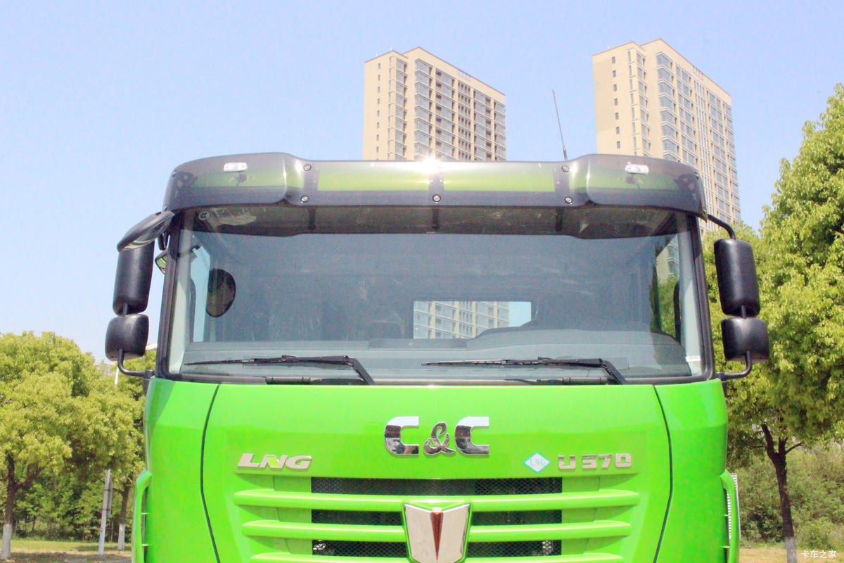 【图】联合卡车 U370重卡 370马力 6X4 LNG牵引车(QCC4252N654)_实拍图片_589538_卡车之家