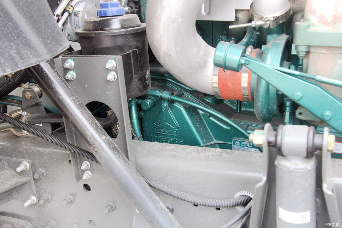 【图】中国重汽 斯太尔D7B重卡 340马力 6X4 5.6米自卸车(ZZ5253ZLJN3841E1NB)_实拍图片_603478_卡车之家