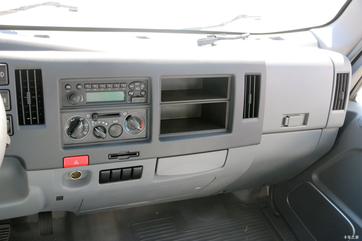 【图】江淮 帅铃Q3 风尚版 130马力 3.9米排半栏板轻卡(HFC1041P73K2C3V)_实拍图片_678987_卡车之家