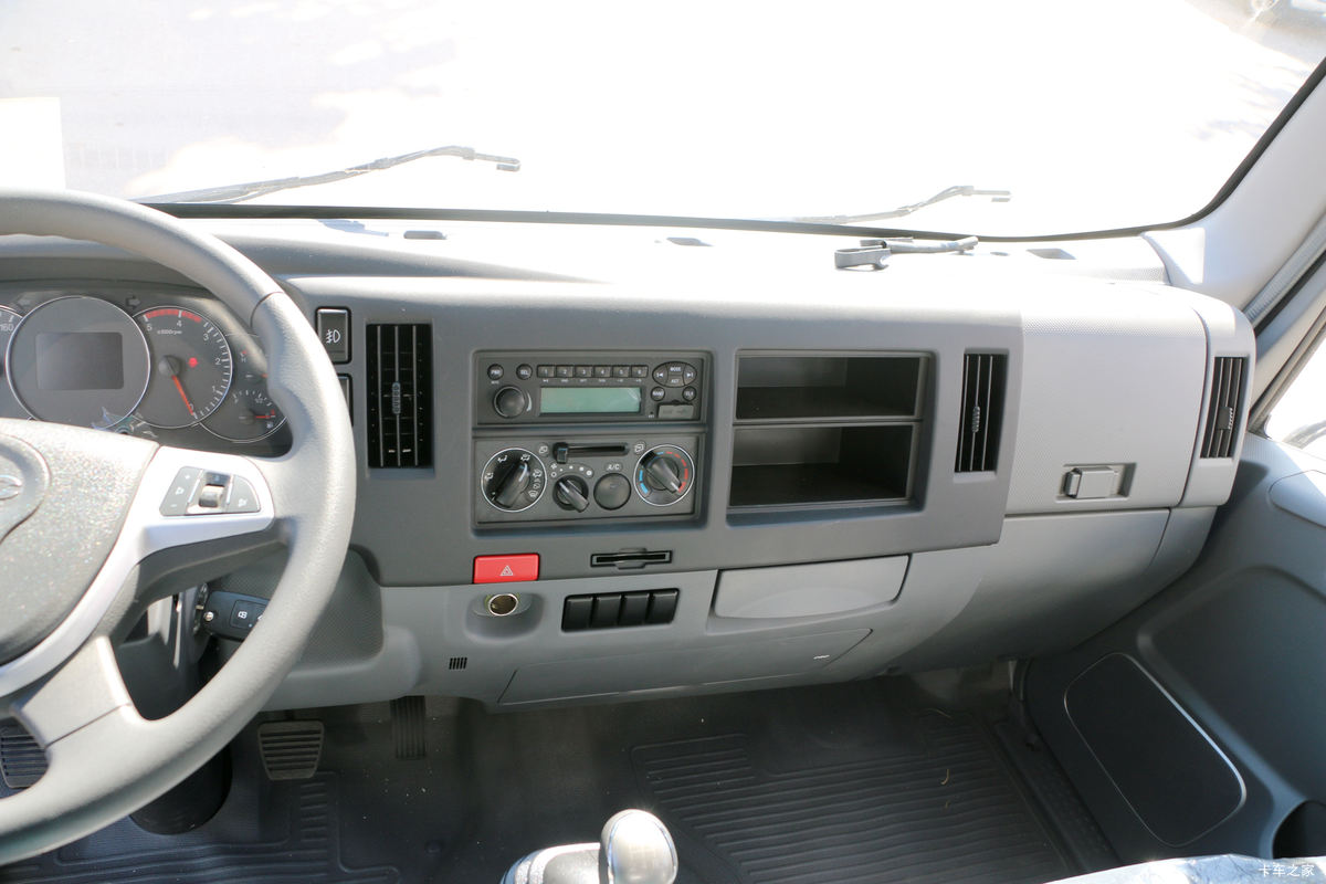 【图】江淮 帅铃Q3 风尚版 130马力 3.9米排半栏板轻卡(HFC1041P73K2C3V)_实拍图片_678987_卡车之家