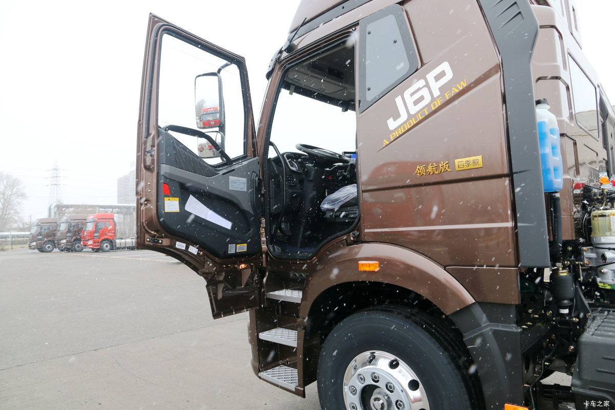 【图】一汽解放 新J6P重卡 领航版 四季款 550马力 6X4牵引车(CA4250P66K25T1A1E5)_实拍图片_692832_卡车之家