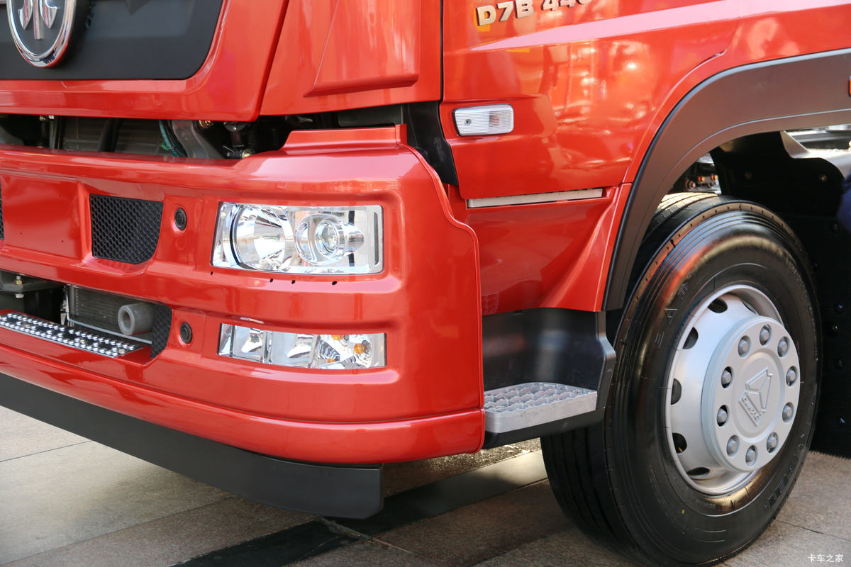 【图】中国重汽 斯太尔D7B重卡 440马力 6X4牵引车(ZZ4253V3241E1BN)_实拍图片_706657_卡车之家