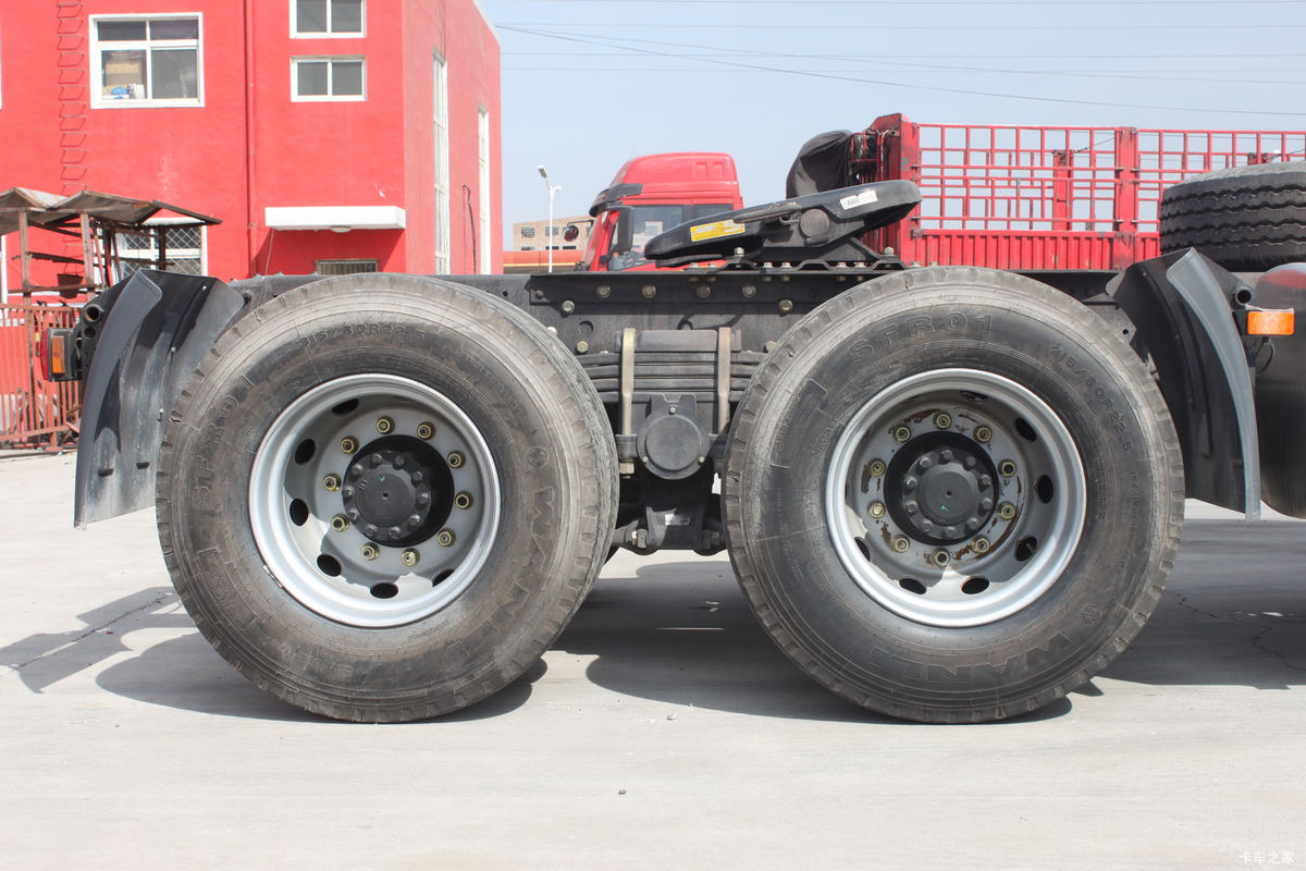 【图】解放 J6P重卡 350马力 6X4牵引车(高顶驾驶室)_实拍图片_71475_卡车之家