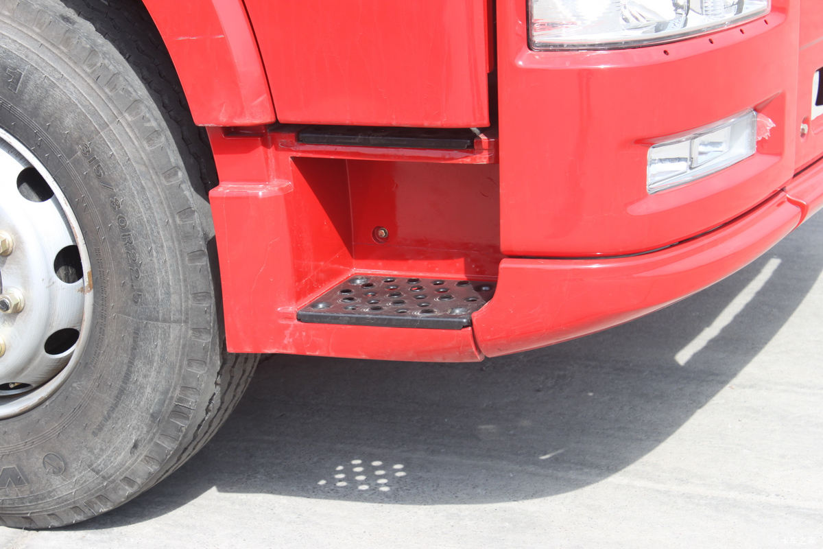 【图】解放 J6P重卡 350马力 6X4牵引车(高顶驾驶室)_实拍图片_71475_卡车之家