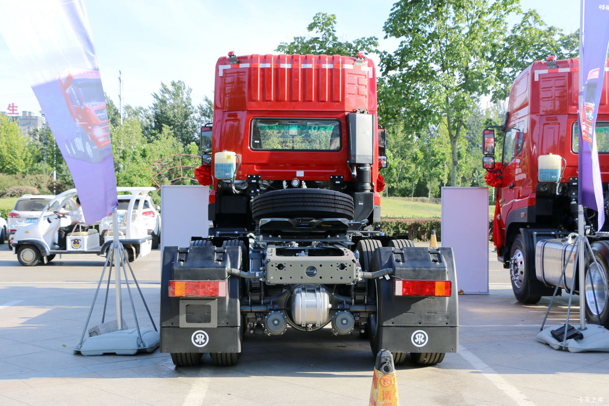 【图】中国重汽 斯太尔D7B重卡 400马力 6X4牵引车(ZZ4253N3241E1BN)_实拍图片_777294_卡车之家