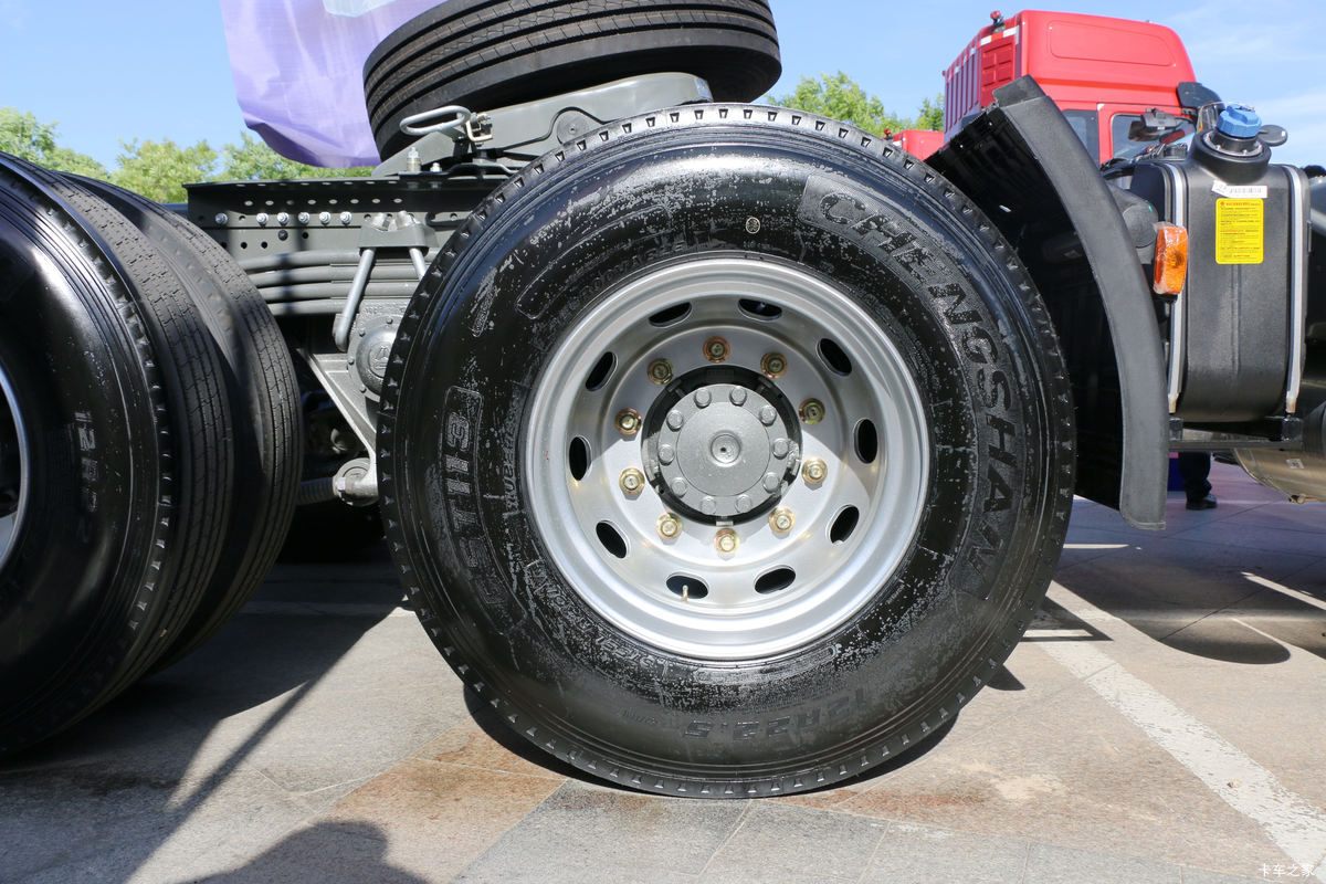 【图】中国重汽 斯太尔D7B重卡 400马力 6X4牵引车(ZZ4253N3241E1BN)_实拍图片_777556_卡车之家