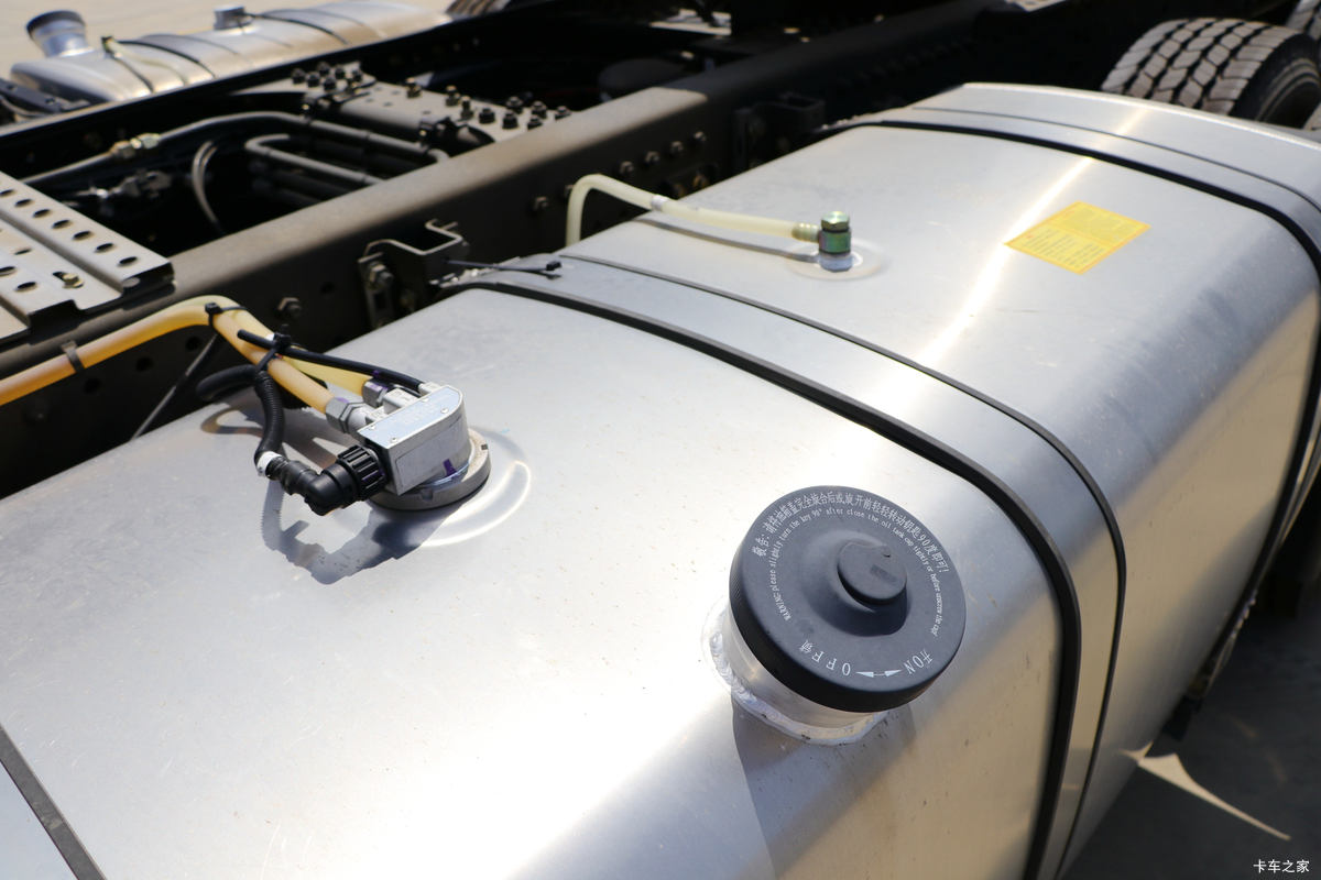 【图】福田 欧曼新ETX 6系重卡 430马力 6X4牵引车(BJ4253SMFKB-AB)_实拍图片_802860_卡车之家