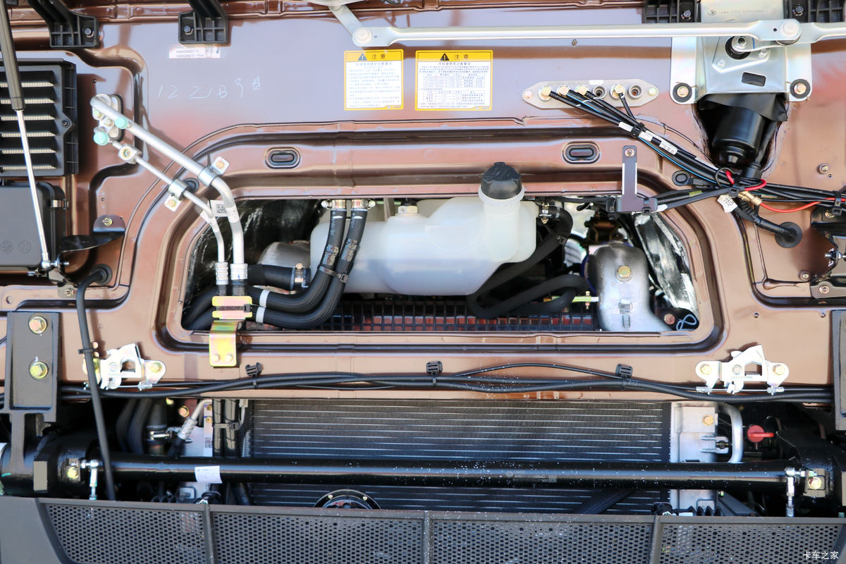 【图】一汽解放 新J6P重卡 质惠版2.0高寒款 420马力 6X4牵引车(CA4250P66K24T1A1E5)_实拍图片_820320_卡车之家