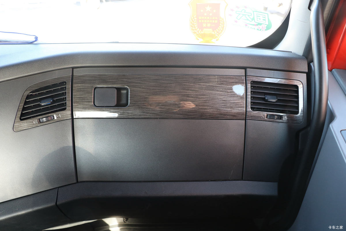 【图】一汽解放 新J6P重卡 质惠版2.0 440马力 6X4 LNG牵引车(CA4250P66M25T1E6)_实拍图片_869373_卡车之家