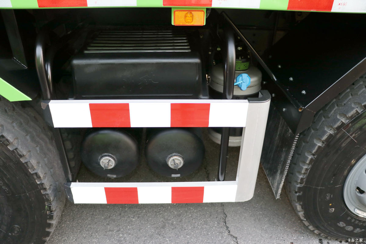 【图】一汽解放 新J6P重卡 2020款 350马力 8X4 5.6米自卸车(CA3310P66K24L1T4E5)_实拍图片_872790_卡车之家