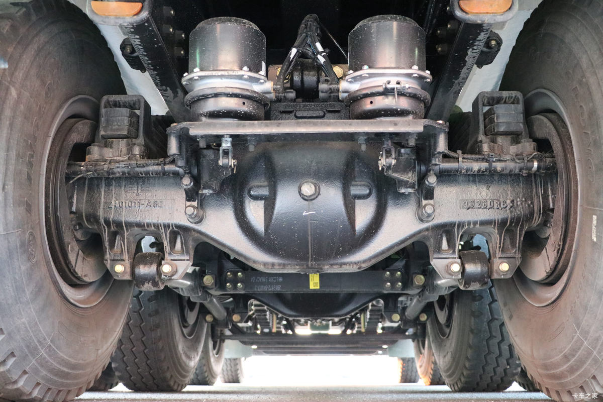 【图】一汽解放 新J6P重卡 2020款 350马力 8X4 5.6米自卸车(CA3310P66K24L1T4E5)_实拍图片_872790_卡车之家