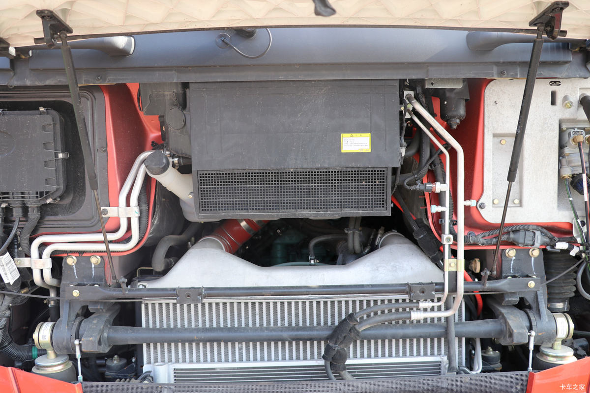 【图】青岛解放 JH6 卓越版 420马力 8X4 9.4米冷藏车(CA5311XLCP25K1L7T4E5A80)_实拍图片_873584_卡车之家