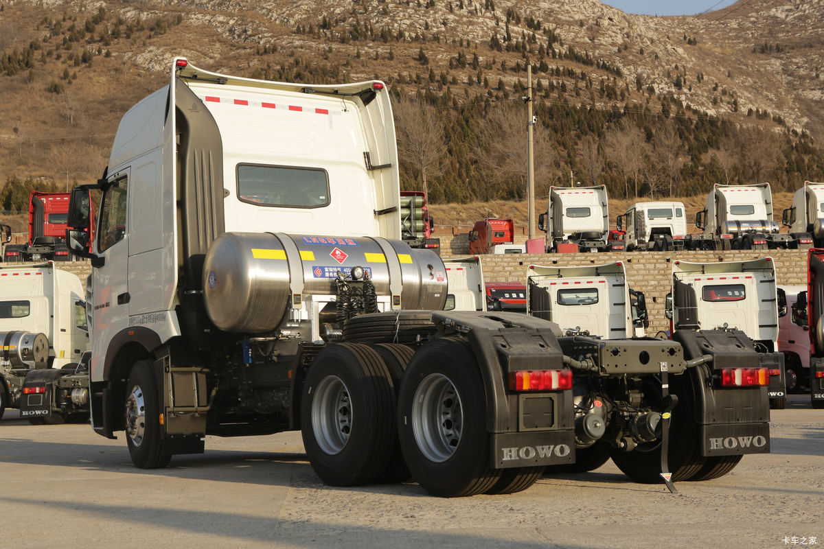 【图】中国重汽 HOWO T7H重卡 440马力 6X4 LNG牵引车(13T后桥)(国六)(ZZ4257V384HF1LB)_实拍图片 ...