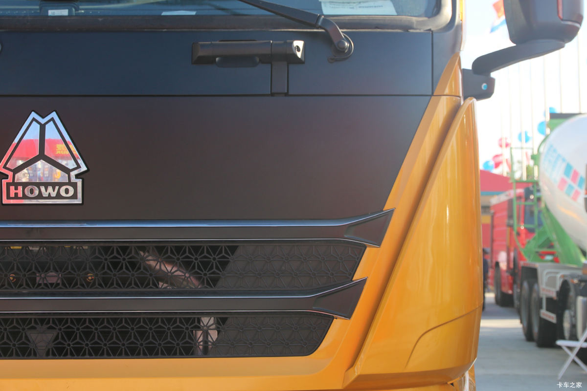 【图】中国重汽 HOWO TH7重卡 460马力 6X4牵引车(ZZ4257W324HE1B)_实拍图片_1062203_卡车之家