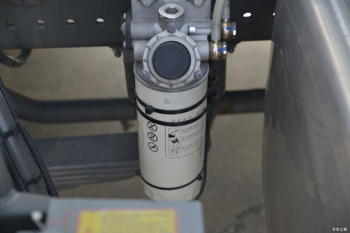 【图】中国重汽 豪瀚N5G 270马力 4X2 洒水车(国六)(绿叶牌)(JYJ5255GSSF)_实拍图片_1071989_卡车之家