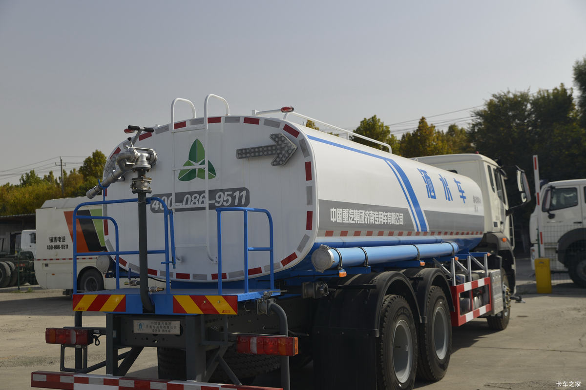 【图】中国重汽 豪瀚N5G 270马力 4X2 洒水车(国六)(绿叶牌)(JYJ5255GSSF)_实拍图片_1072006_卡车之家