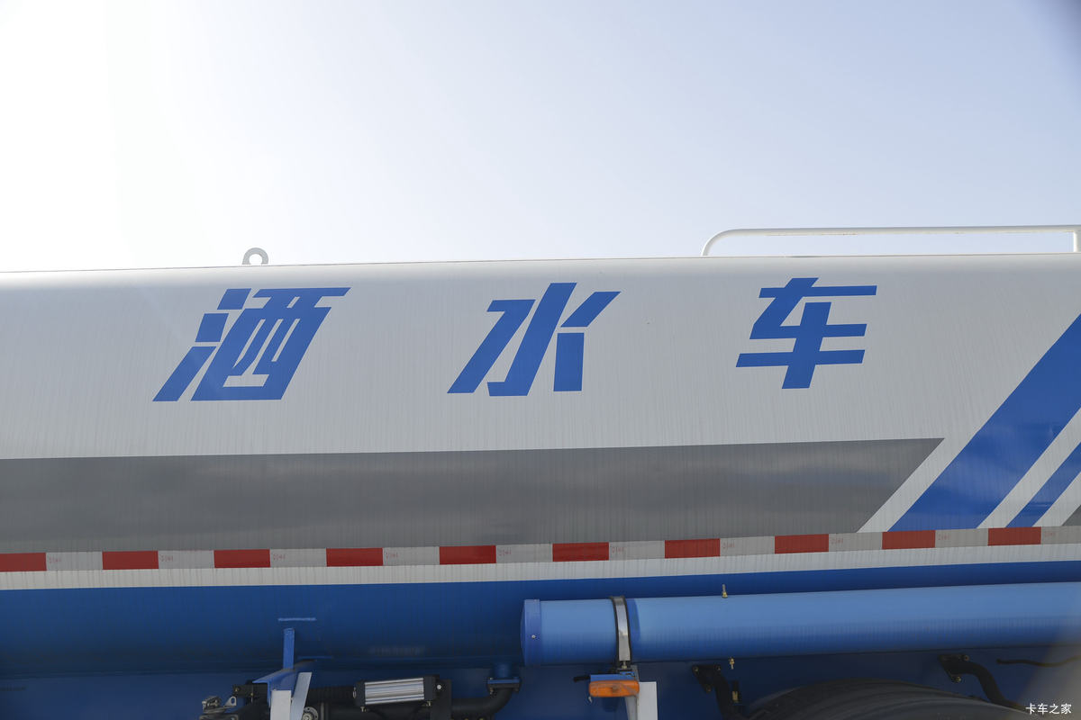 【图】中国重汽 豪瀚N5G 270马力 4X2 洒水车(国六)(绿叶牌)(JYJ5255GSSF)_实拍图片_1072016_卡车之家