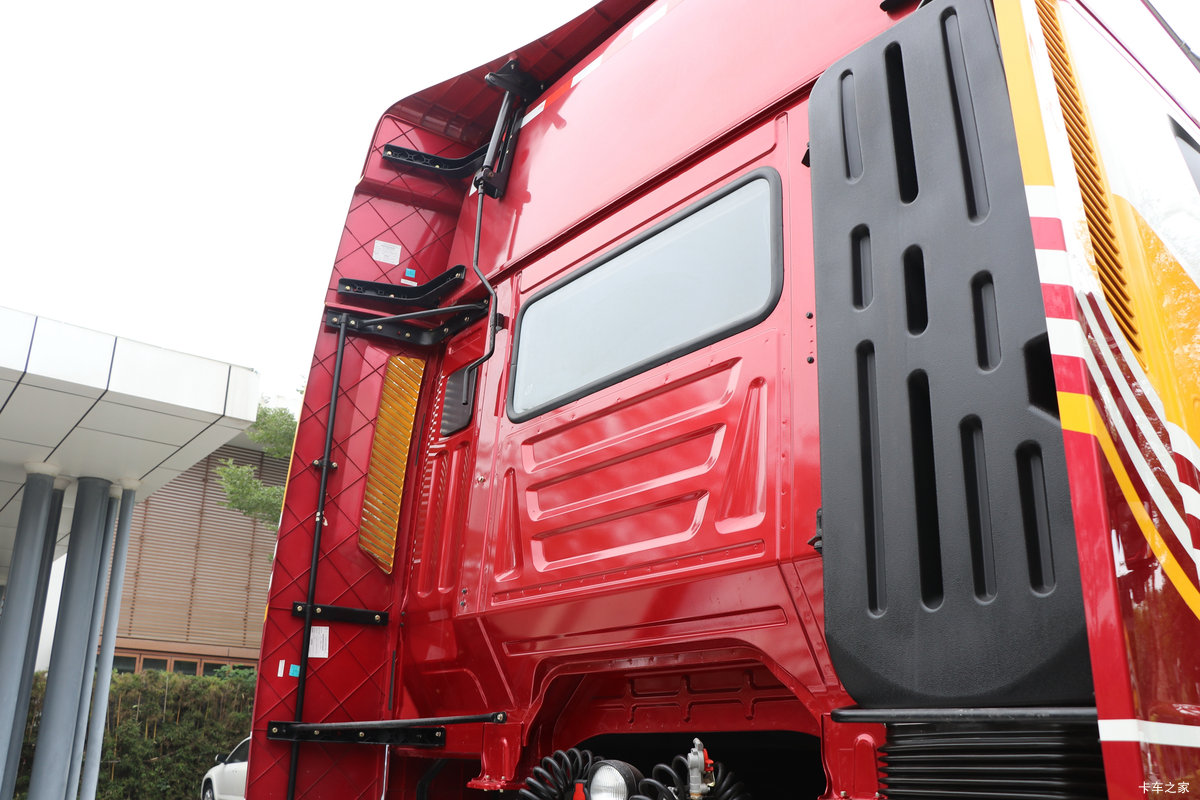 【图】上汽红岩 杰狮H6 560马力 6X4牵引车(国六)(CQ4257SD13334)_实拍图片_1110970_卡车之家