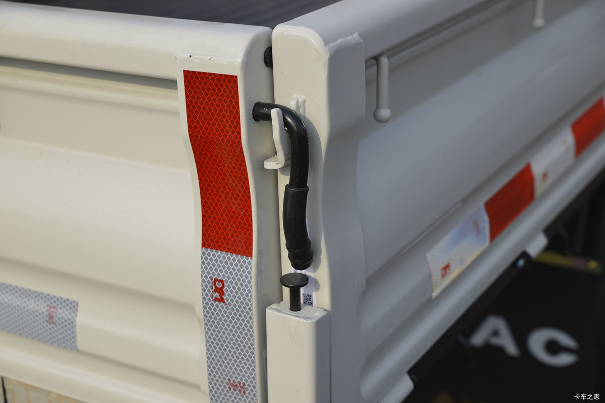 【图】江淮 恺达X5 1.6L 120马力 汽油 3.5米单排栏板微卡(国六)(星瑞)(HFC1030PV4E6B4S)_实拍图片_1129590_卡车之家