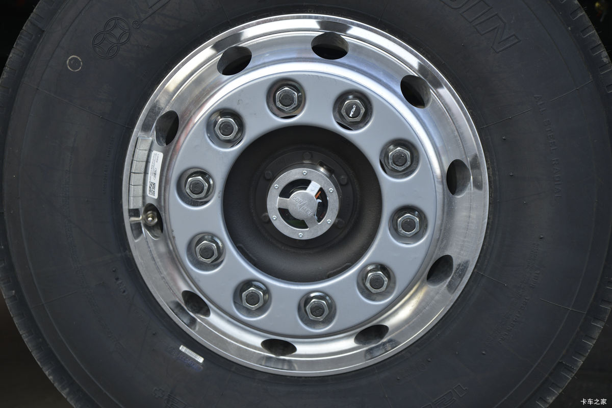 【图】一汽解放 新J6P重卡 领航版2.0 550马力 6X4 AMT自动挡牵引车(CA4250P66K25T1A1E5)_实拍图片_1132580_卡车之家