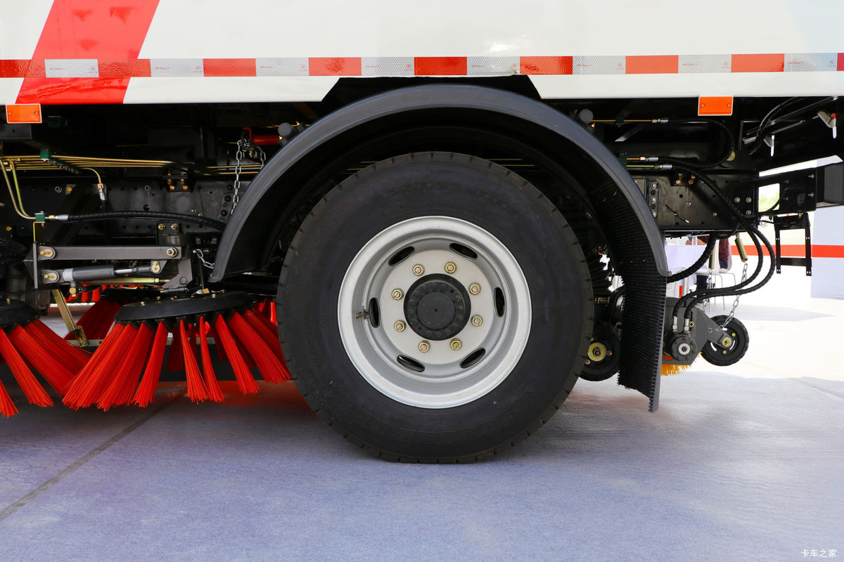 【图】上汽跃进 FH500 4X2 燃料电池扫路车(福龙马牌)(FLM5120TSLNJFCEV)_实拍图片_1163962_卡车之家